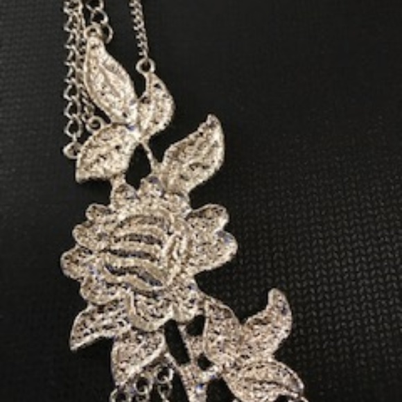 Link | Jewelry | Chain Link And Rose Accent Necklace | Poshmark